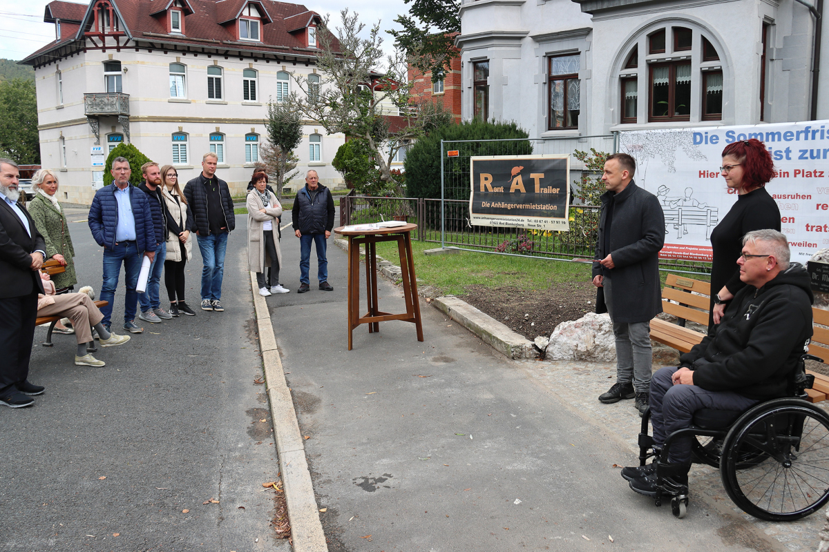 Wiedereinweihung der Menz-Grotte mit Bank für Dorothee Rotter ...