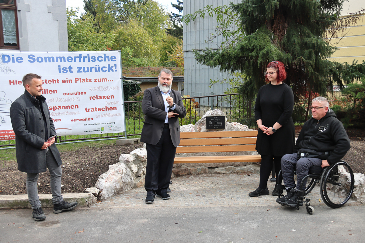 Wiedereinweihung der Menz-Grotte mit Bank für Dorothee Rotter ...