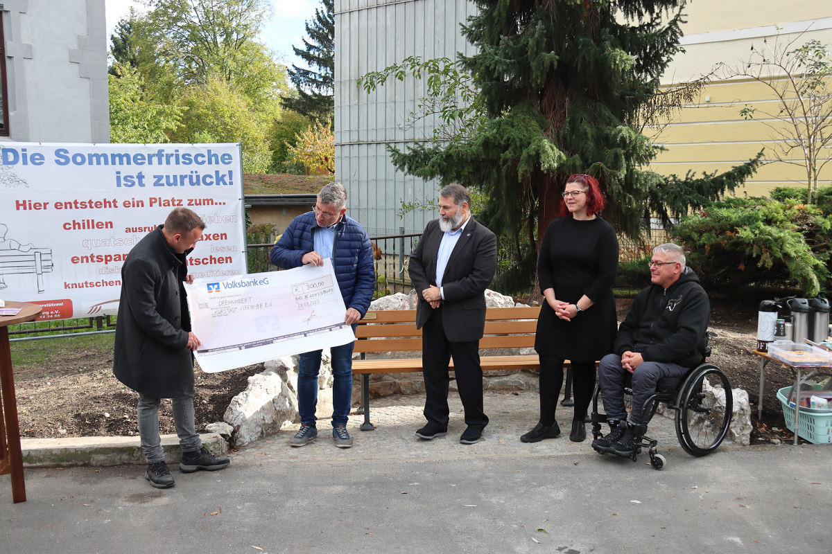 Wiedereinweihung der Menz-Grotte mit Bank für Dorothee Rotter ...