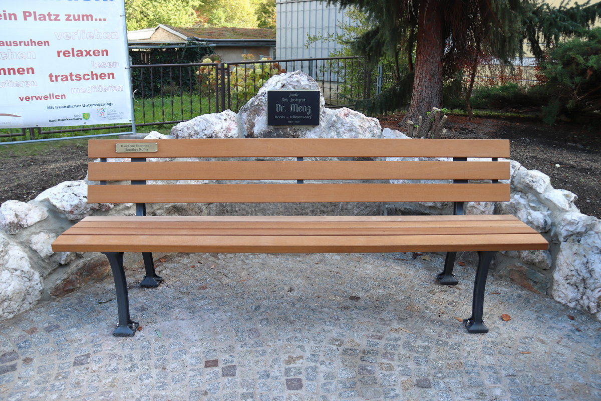 Wiedereinweihung der Menz-Grotte mit Bank für Dorothee Rotter ...