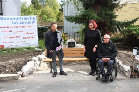 Wiedereinweihung der Menz-Grotte mit Bank für Dorothee Rotter ...